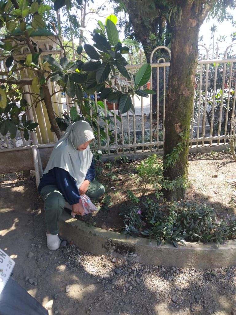 BURUH HARIAN LEPAS/BURUH TAMAN