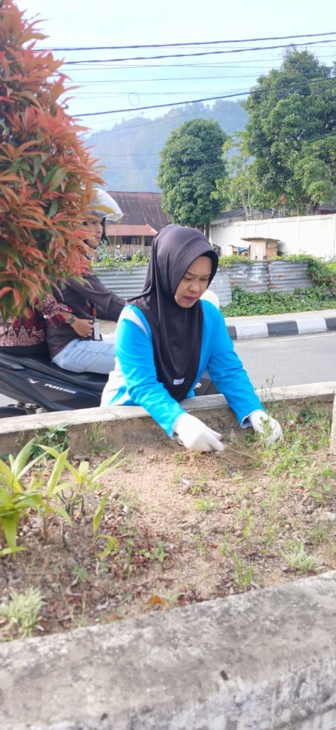 BURUH HARIAN LEPAS/BURUH TAMAN