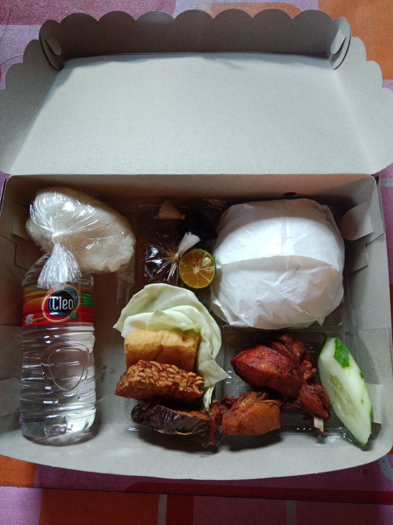 Kudapan (Nasi Kotak, Snack dan Minuman Teh/kopi